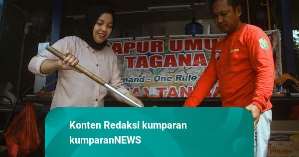 Foto: Kesibukan Dapur Umum Tagana untuk Korban Banjir di Sintang, Kalbar | kumparan.com